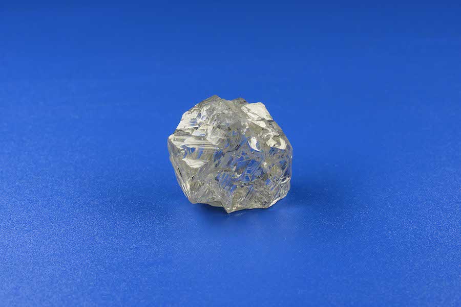 Alrosa finds three large diamonds at prolific Jubilee pipe - MINING.COM